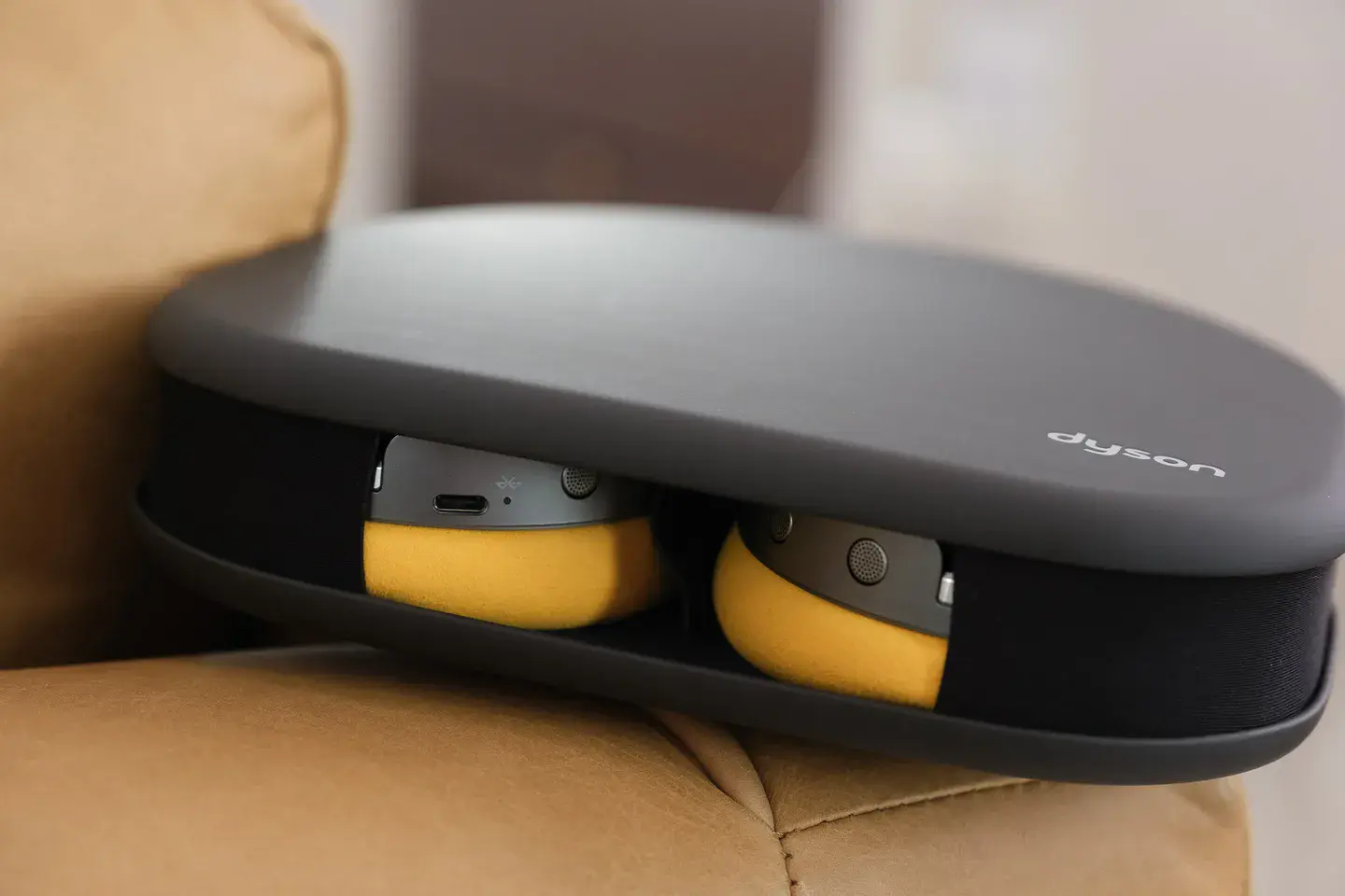 Dyson OnTrac: презентовано навушники з розширеним ANC та 55 годинами ...