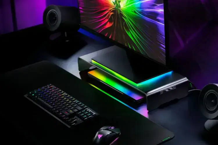 Razer на CES 2025: підставка для моніторів з RGB-підсвічуванням та ...